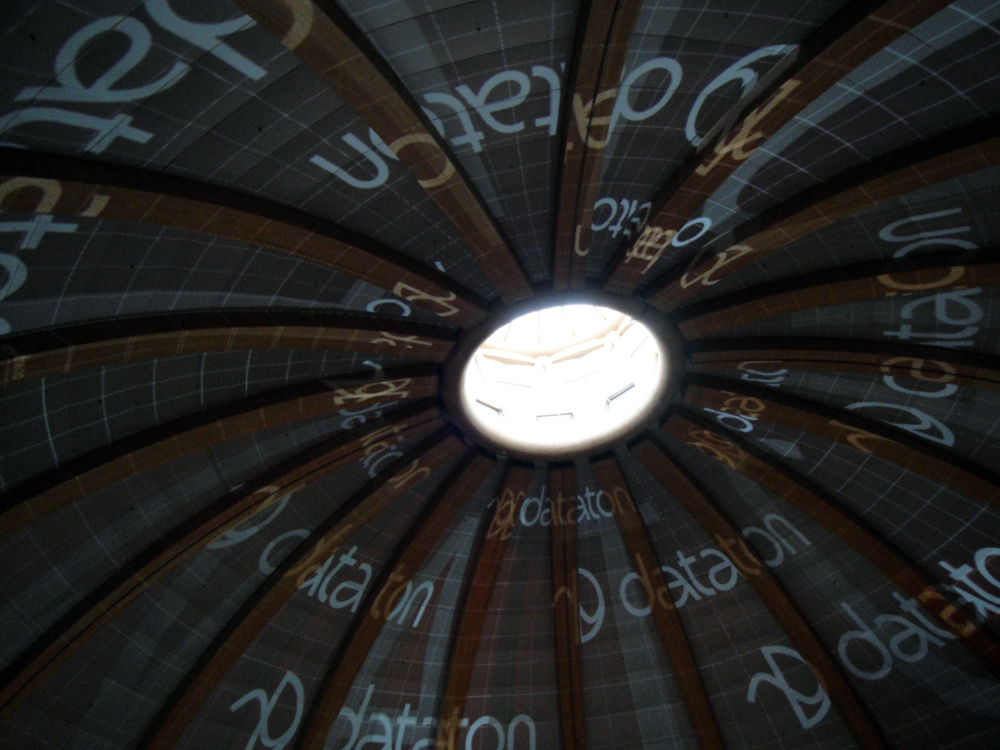 Vidéo mapping sur la coupole du CERN – VIDEMUS